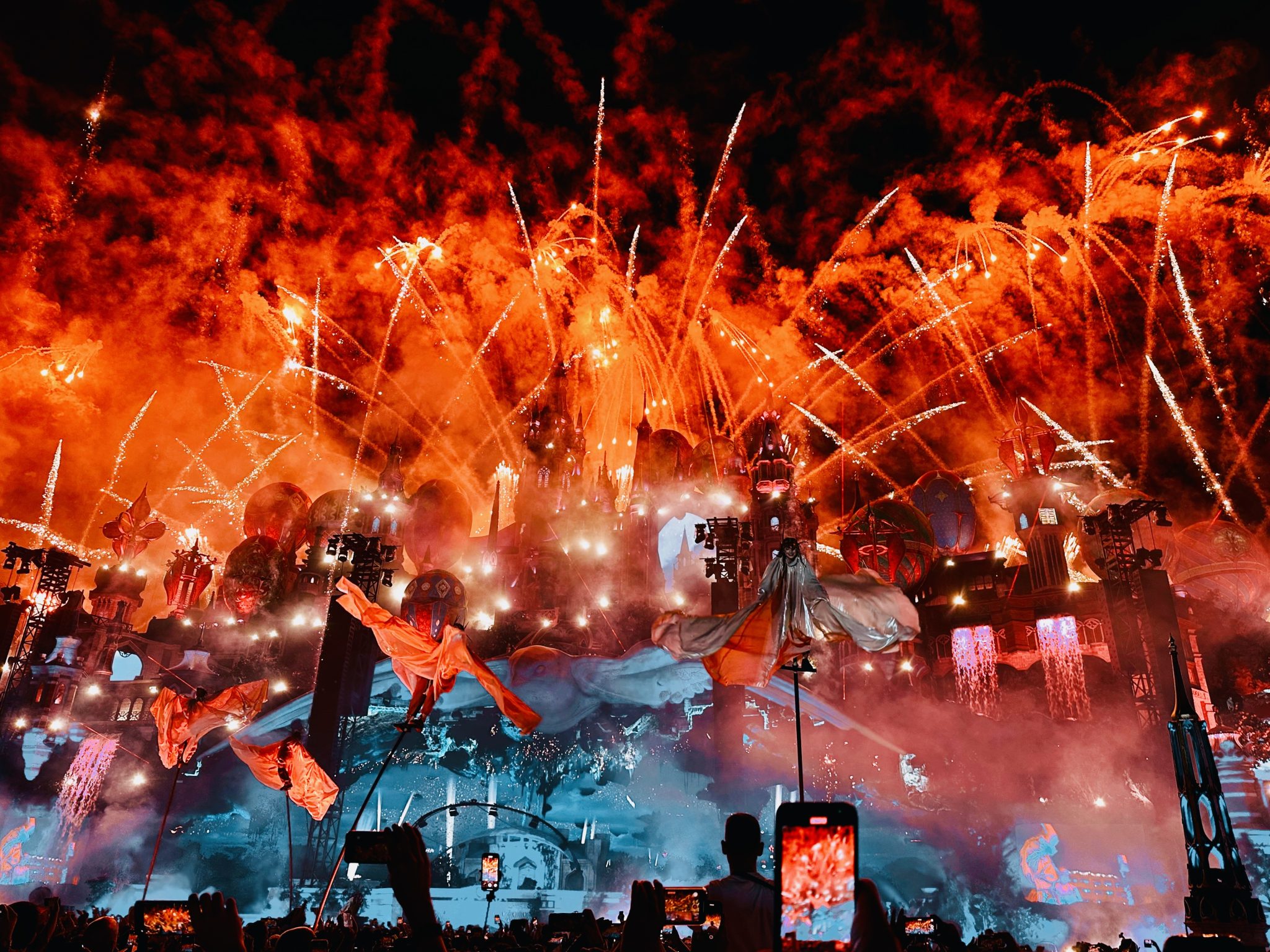 Tomorrowland 2026 Guide: Where to Stay, RV Rentals & Tips