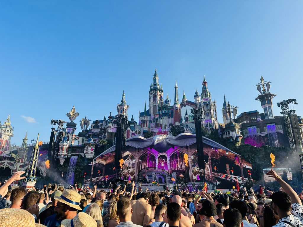 Tomorrowland 2026 Guide: Where to Stay, RV Rentals & Tips